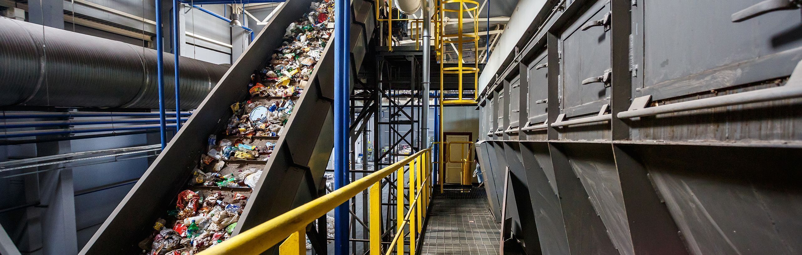 Individual and demand-oriented process cooling for recycling machines